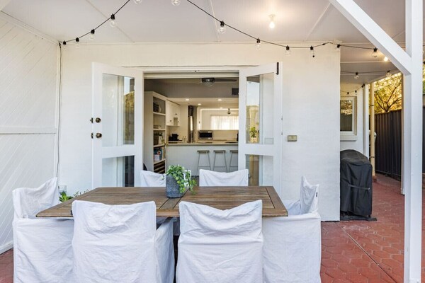 Modern And Convenient Home With Ample Amenities - Stirling