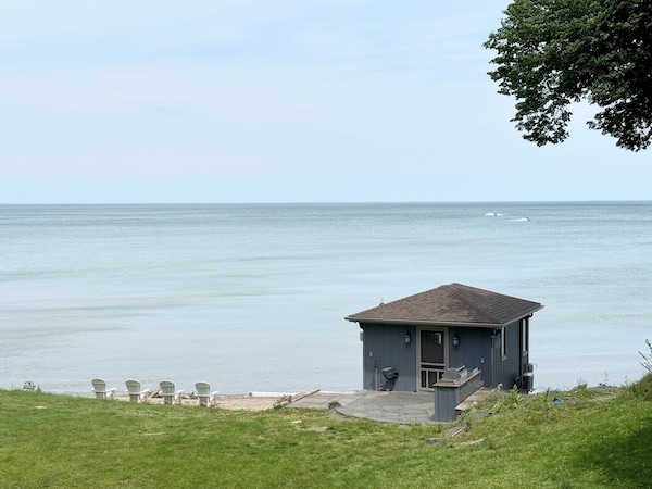Luxury Boat House Getaway - Rochester, NY