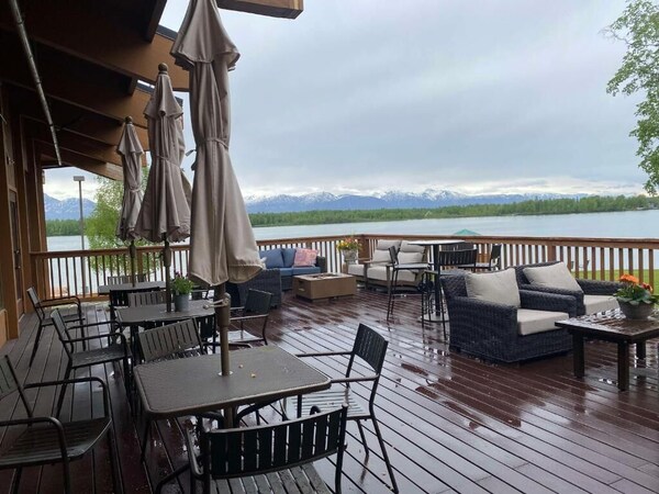 Relax And Recharge In Lakeside Serenity | Pet-friendly - Wasilla, AK