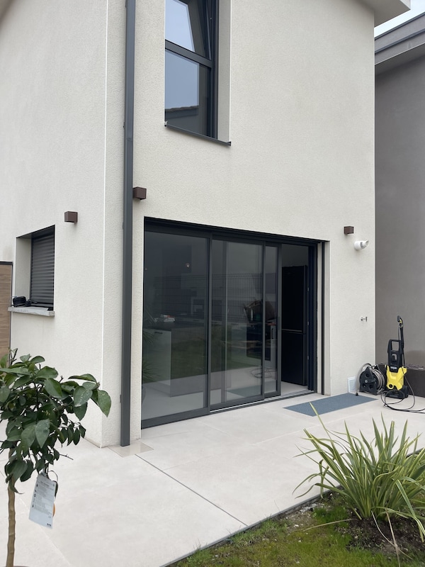 1 Bedroom Apartment In Villeurbanne - Lyon