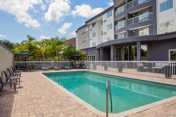 Family-friendly Retreat Near Mobbly Bayou Wilderness Preserve | 4 Units - Tampa, FL