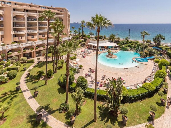 Cosy à Cannes : Vue Mer Et Piscine! - ibis Cannes Plage La Bocca