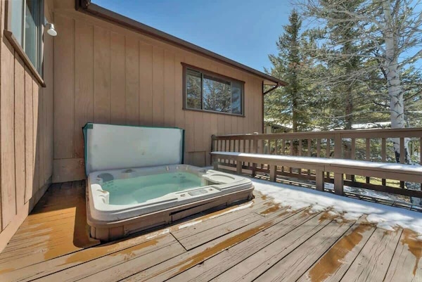 Country Club Cabin With Hot Tub - Flagstaff, AZ