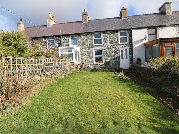 Bod Feurig, Family Friendly, Character Holiday Cottage In Caernarfon - 安格爾西島