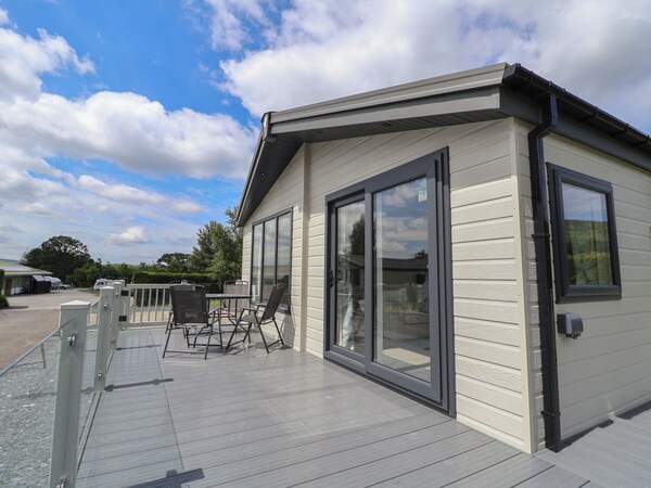 Lodge 3, Pet Friendly, Country Holiday Cottage, With Pool In St Asaph - North Wales