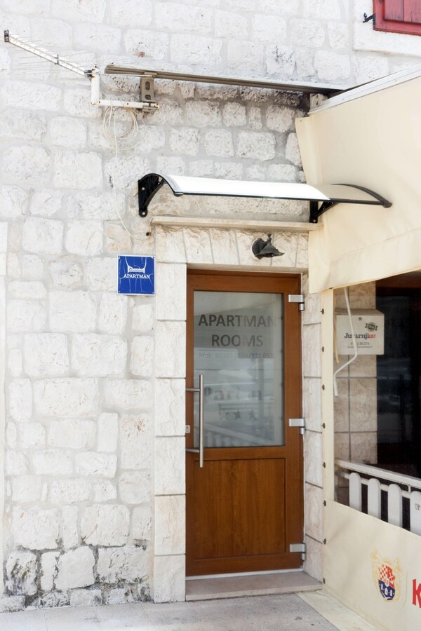 One Bedroom Apartment With Air-conditioning Trogir (A-22597-a) - Okrug Gornji