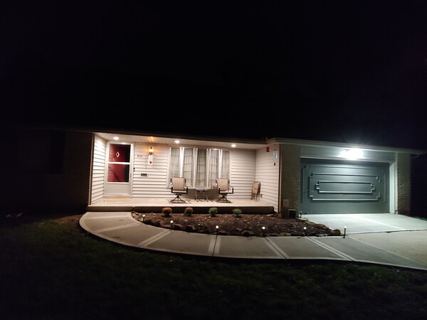 Two Story Ranch Sleeps 8 In The Quaint Area Of Kansas City Called Waldo - Arrowhead Stadium - Kansas City