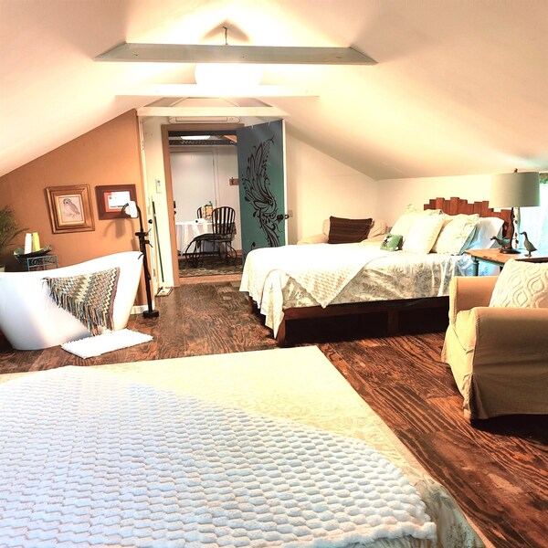 Romantic Alpaca Retreat / Farmstay With Soaking Tub - Temecula, CA