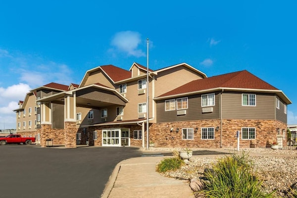 Best Value, Quality Stay! With Indoor Pool, Free Parking, Pets Are Welcome! - Council Bluffs, IA