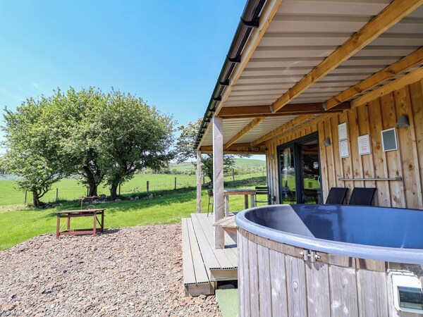 Fenlli, Romantic, Country Holiday Cottage, With Hot Tub In Cilcain - Ruthin