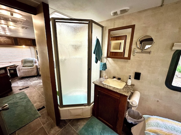 Cozy Travel Trailer And Up River Get Away. Hike, Fish, Float, Relax! - Kellogg, ID