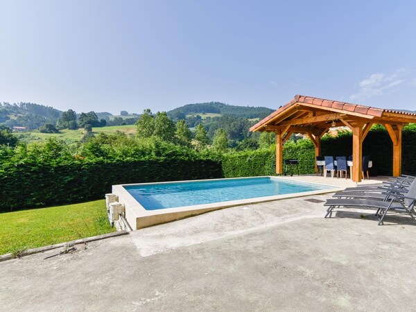 Large House With Swimming Pool - Cantabria