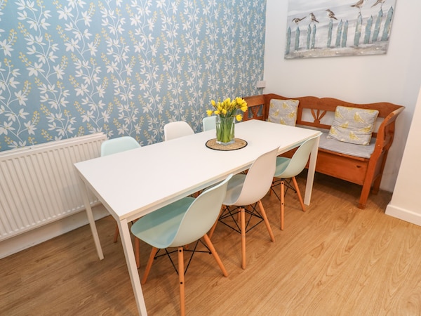 Camellia, Family Friendly, Country Holiday Cottage In Penzance - Nanjizal Beach
