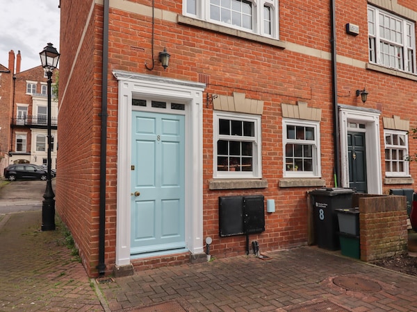 8 Nicholas Court, Family Friendly In Chester - University of Chester