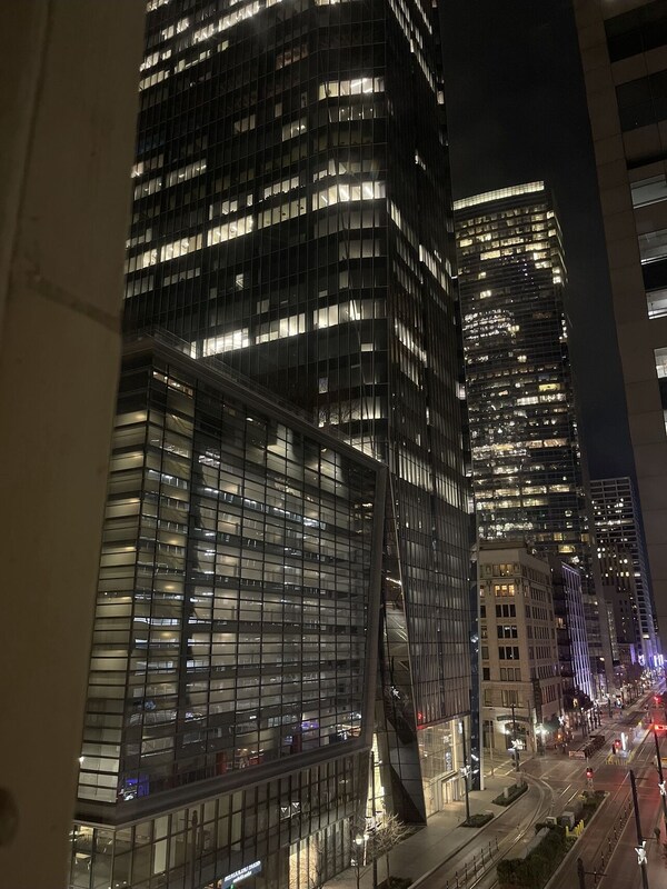 Urban Oasis In The Middle Of Downtown Houston. Walking Distance To Mlb And Nba. - 