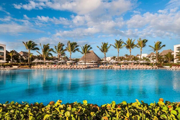 Oceanside Casino Fun: Hard Rock Punta Cana, Caribbean Diamond King | 3 Units - Punta Cana