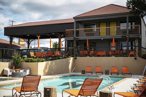 Just What You Were Looking For! With Pool, Free Parking, Dogs Allowed! - Oregón