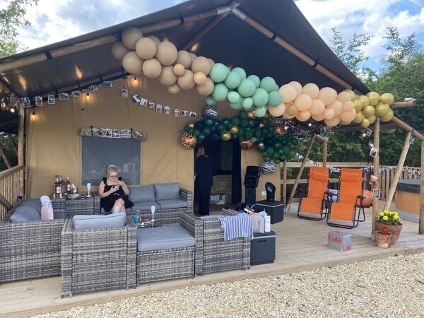Big Safari Lodge At The Chilterns View - Wallingford