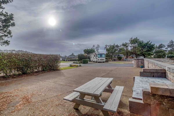 Dog Friendly, Available With 50amp, 30amp, Water And Sewer Hook Up's, Wifi - Oregon