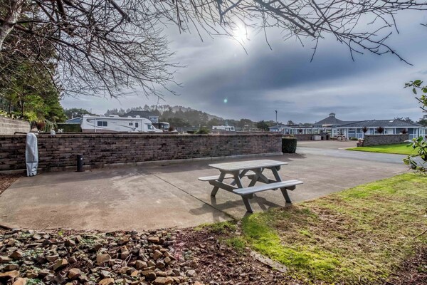 Dog Friendly, Available With 50amp, 30amp, Water And Sewer Hook Up's, Wifi - Oregon