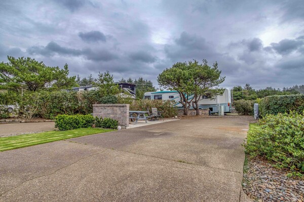 Dog Friendly, Available With 50amp, 30amp, Water And Sewer Hook Up's, Wifi - Oregon