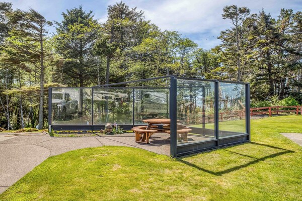 Dog Friendly, Available With 50amp, 30amp, Water And Sewer Hook Up's, Wifi - Newport, OR