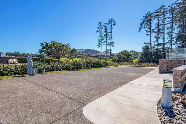 Dog Friendly, Available With 50amp, 30amp, Water And Sewer Hook Up's, Wifi - Oregon