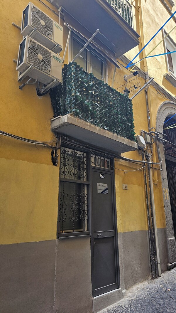 Centrally Located Near The Sea, Capri, Station For Sorrento, Pompeii,vesuvius - Praiano