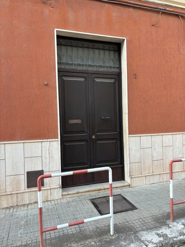 The Red House - Brindisi