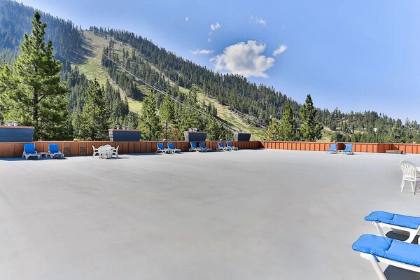 Enjoy Enchanting Lake Tahoe Views With Heated Pool And Rooftop Tennis Fun! - Genoa, NV
