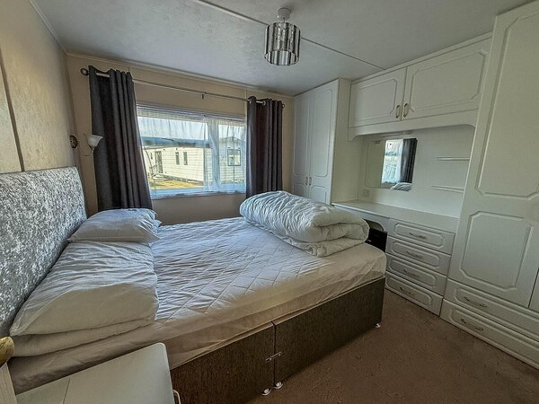 Gorgeous Lodge With Decking At Southview Holiday Park In Skegness Ref 33093v - Skegness