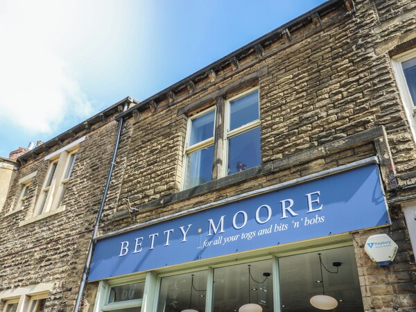Main Street View In Haworth - Haworth
