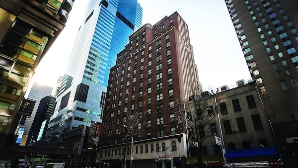 Deluxe King Room At The Gallivant Times Square, Pets Allowed - Bryant Park, NY