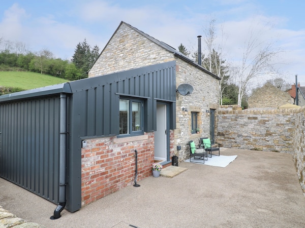 The Bottling Shed, Romantic, With Hot Tub In Matlock - Matlock