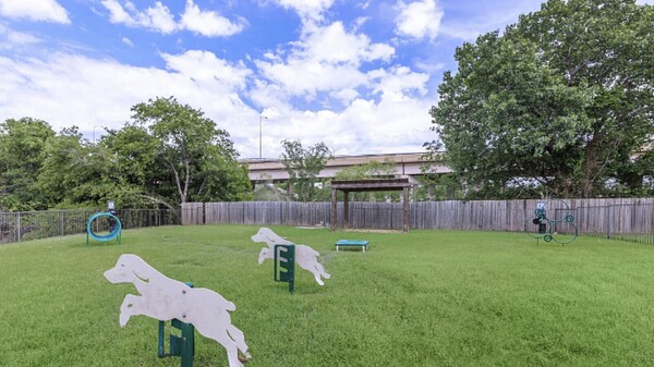 Landing At Axis Waterfront - 1 Bedroom In Southwest Forth Worth - Fort Worth, TX