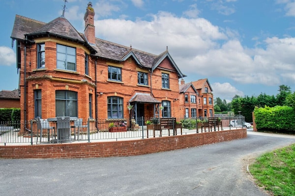 Chic Studio: Gym Pass, Wifi & Parking - Yeovil