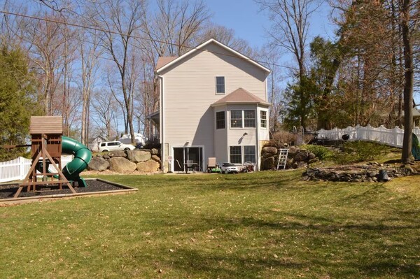 Awesome Lake Home With Tons Of Fun! - Danbury, CT