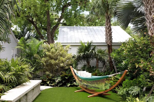 Key West Oasis: Retreat In Historical Bungalows With Pool Paradise - Key West, FL