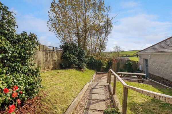 Sunlight Cottage, Pet Friendly, With A Garden In Truro - Tregony