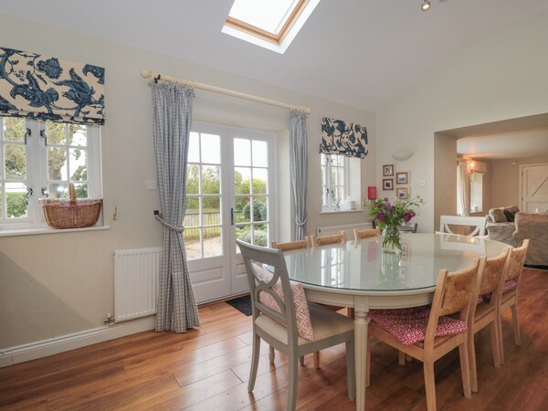 Pomme Blushe House, Pet Friendly, With Hot Tub In Shipton Gorge - Bridport
