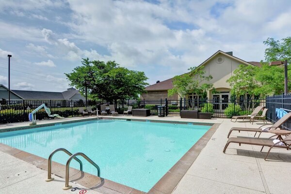 Spacious Family-friendly Stay With Full-size Kitchen & Bbq Area + Free Parking - Lexington, KY