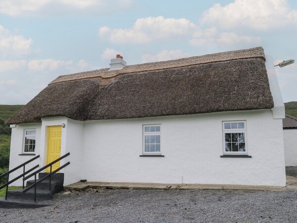 Bofin, Pet Friendly, With Open Fire In Oughterard, County Galway - Galway