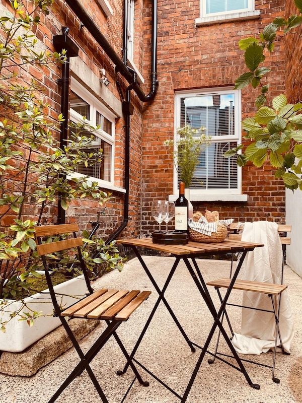 4br Spacious Home- 5 Mins To City - Parking - Belfast