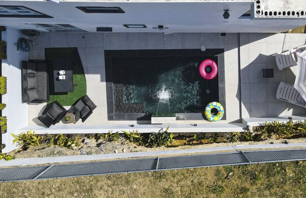 2 Minutes From Beach - Modern Home - Heated Black Pool - Ocean View - Arecibo