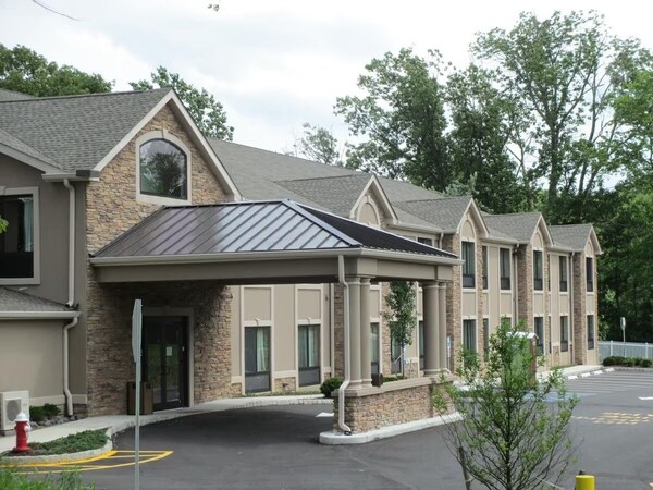 Comfort & Affordability Near Major Highways | 3 Units - New Brunswick, NJ