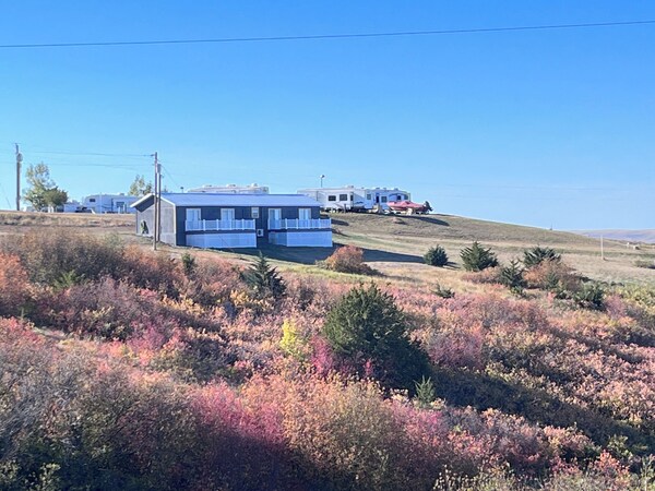 Escape To Lake Oahe: Breathtaking Views,  Boat Ramp Near & Vast Hunting Grounds - Lake Oahe