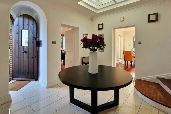 Large & Magnificent House In Landscaped Gardens - Dublin