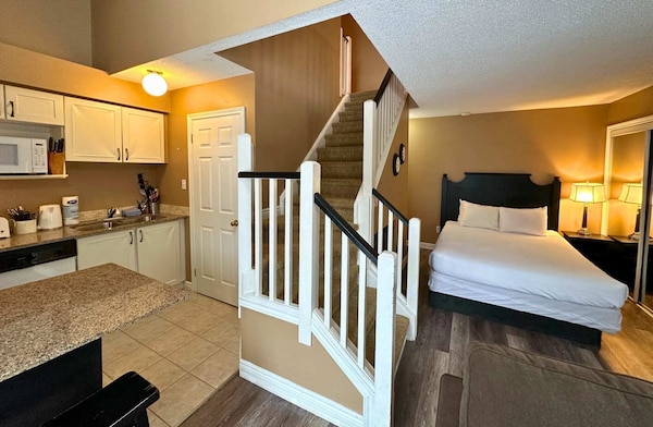 Mountain Loft Suite With Pool And Hot Tub - Ontário