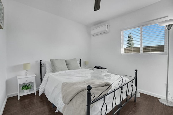 New Cozy Beautiful 2br/1ba Family-friendly Apartment - Ontario