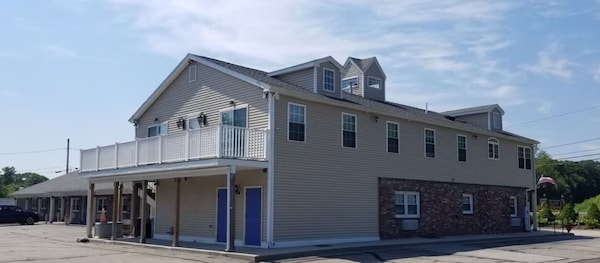 2 Double Beds Room, Scottish Inns Sturbridge, Free Parking, Near Attractions - Wells State Park, Sturbridge